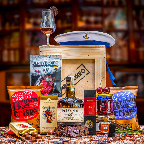 Kiste mit Rum El Dorado - Kiste mit Brecheisen | Wowboxeo.de | Manboxeo.de